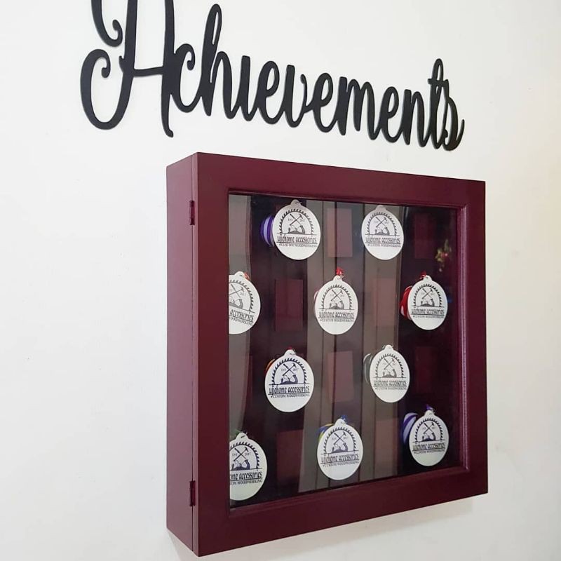 Jual Medal Frame Lilit isi 20pcs tempat medali display | Shopee Indonesia