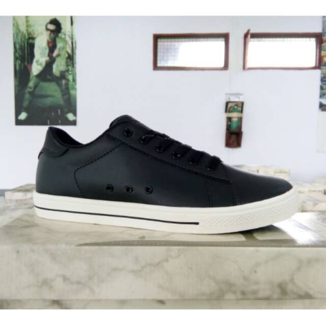 Jual Sepatu Sneakers Pria Tomkins Founder - Sepatu Olahraga - Sepatu ...