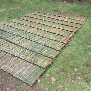 Jual Atap daun rumbia atap dahon atap gazebo natural 5 Lembar | Shopee ...