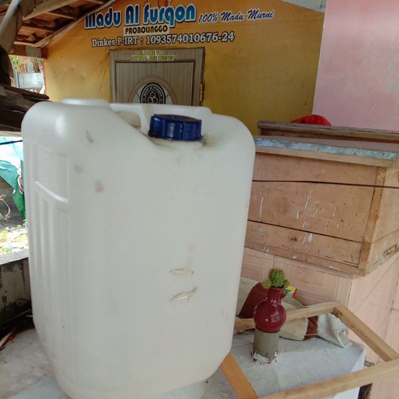 Jual Jurigen Jerigen Dirigen Drigen 35 Liter TEBAL Bekas Madu | Shopee ...