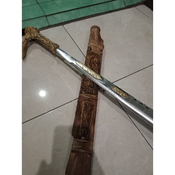 Jual agusmasyitah Mandau senjata pusaka khas suku dayak kalimantan ...