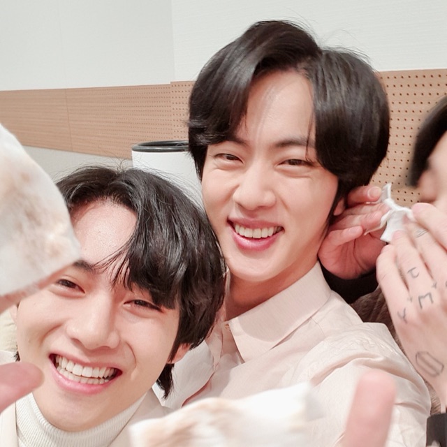 Harga BTS Posters Terbaru Mar 2025 | BigGo Indonesia