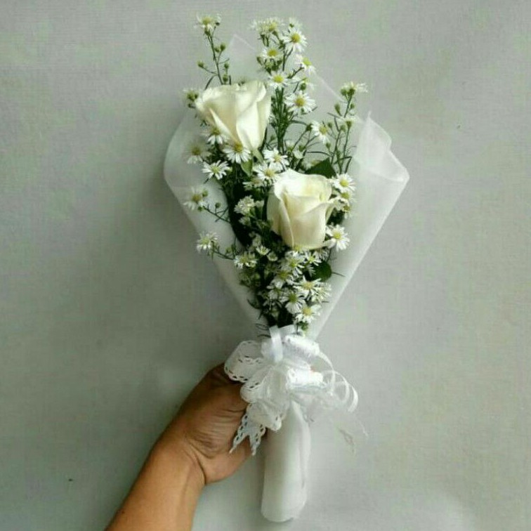 Jual Hand Buket Mawar / Bouquet Mawar 2 Tangkai Asli Fresh | Shopee ...