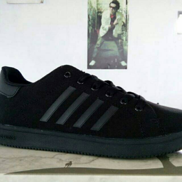 Jual Sepatu Tomkins Lion Black - Sepatu Olahraga - Sepatu Sneakers ...