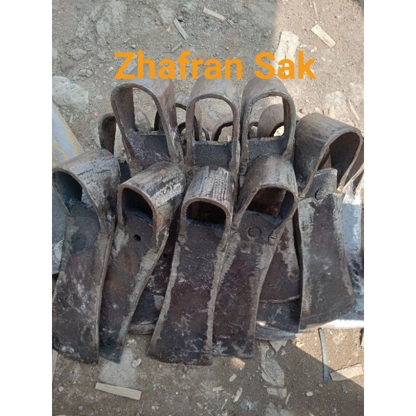 Jual Ganco Tanah Baja Per Asli/Cangkul Kecil Tajam dan Kuat | Shopee ...