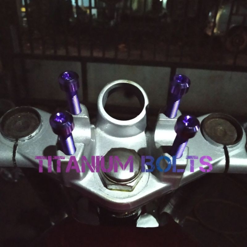 Jual Baut Titanium Bolts GR5 Baut Tutup Raiser Titanium Segitiga ...