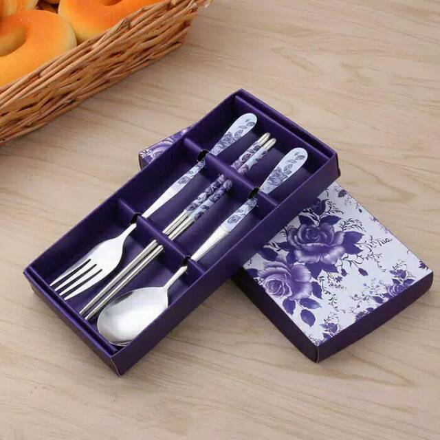 Jual DINING SET SENDOK BOX EXCLUSIVE - Sendok+garbu+sumpit set 3in1 ...