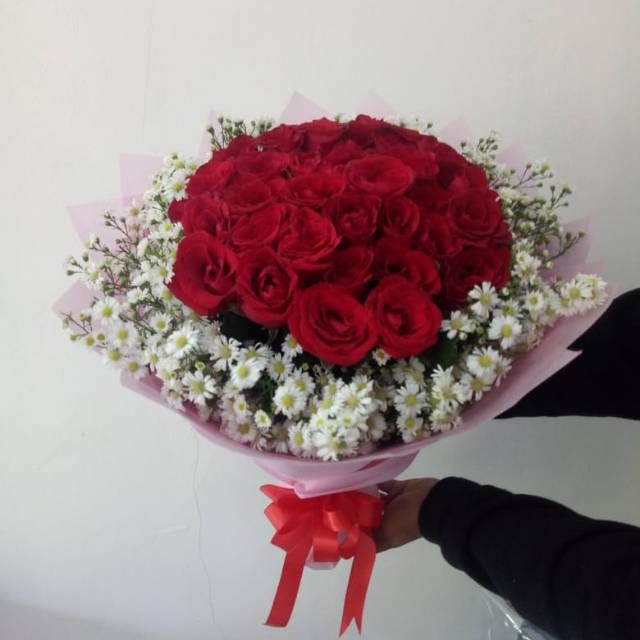 Jual Bucket Bunga Mawar Merah Bucket Bunga Wisuda | Shopee Indonesia