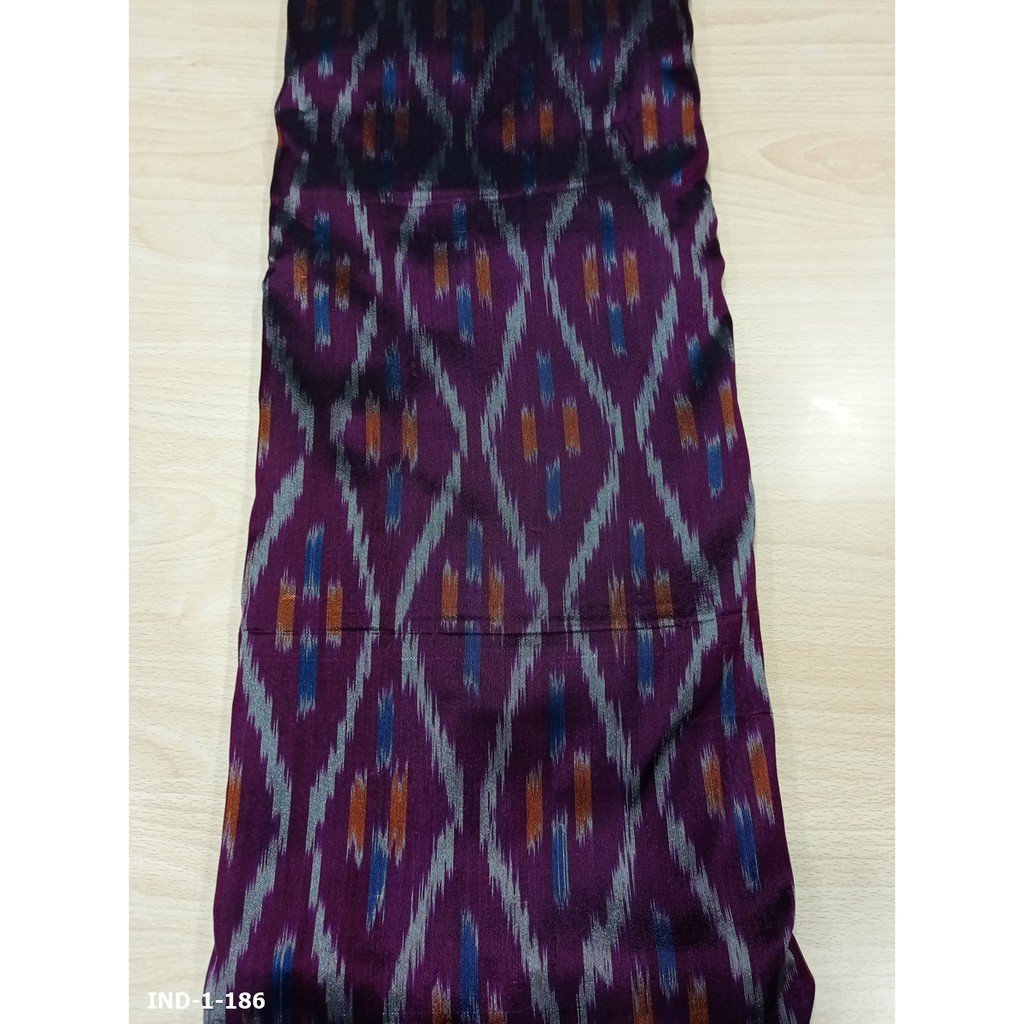 Jual Kain Tenun Ikat Sutra Bugis Makassar Magenta Tua - Tenun Sengkang ...