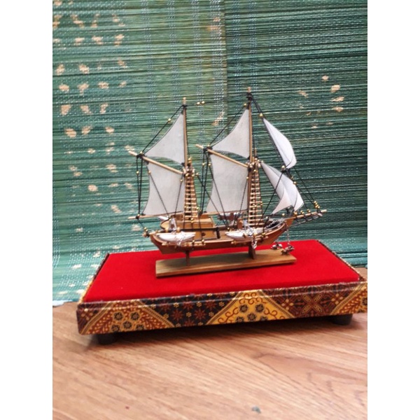 Jual Miniatur Kapal Indonesia Kapal Pinisi Kecil | Shopee Indonesia