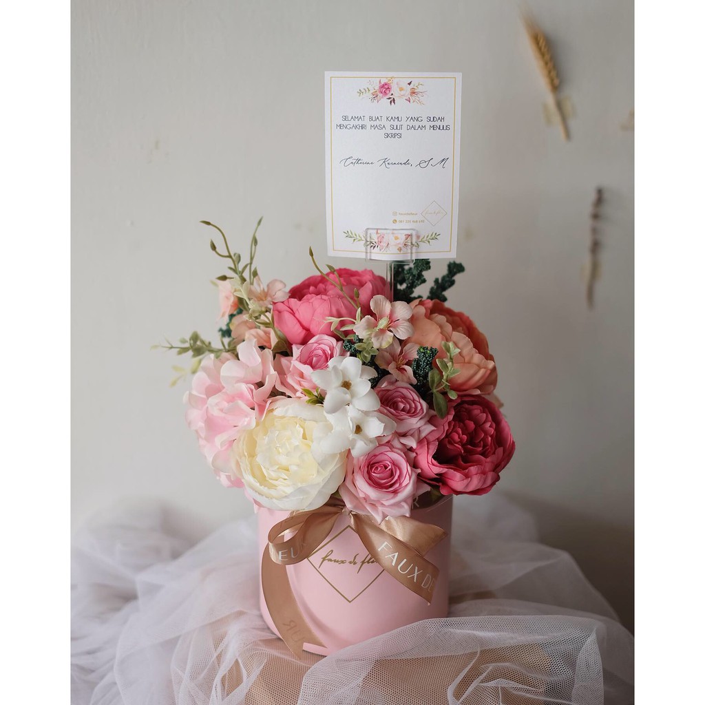 Jual Box Bunga box hadiah bunga wisuda bunga artificial florist solo ...
