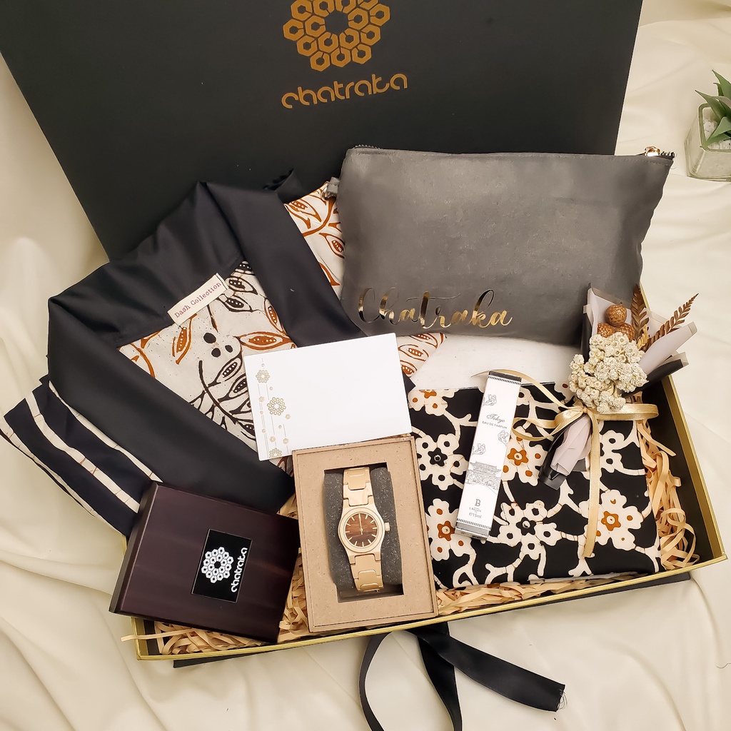Jual Hampers kado cewe custom nama/ Kado perempuan spesial eksklusif ...