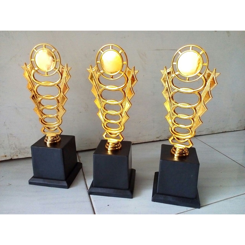 Jual Piala mini figure spiral piala wisuda piala kelulusan piala ...