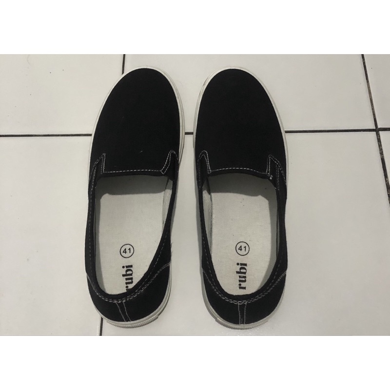 Jual Slip On Rubi Black Original (Second baru satu kali pakai) | Shopee ...