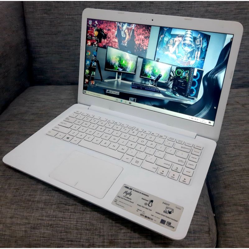 Jual Laptop Asus E402Y Slim AMD Quad Core Ram 4 SSD 256 Putih Mulus ...