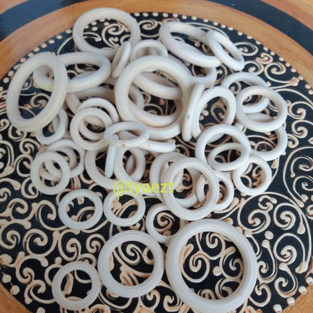 Jual Wooden ring kayu warna natural. Ring kayu lingkaran | Shopee Indonesia