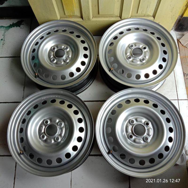 Jual Velg kaleng besi Ring 15 pcd4x100 Sedan mobilio brio agya ayla sigra (4biji) | Shopee Indonesia