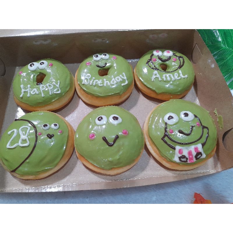 Jual Donat ultah besar isi 6/ Donat karakter (bisa request gambar dan ...