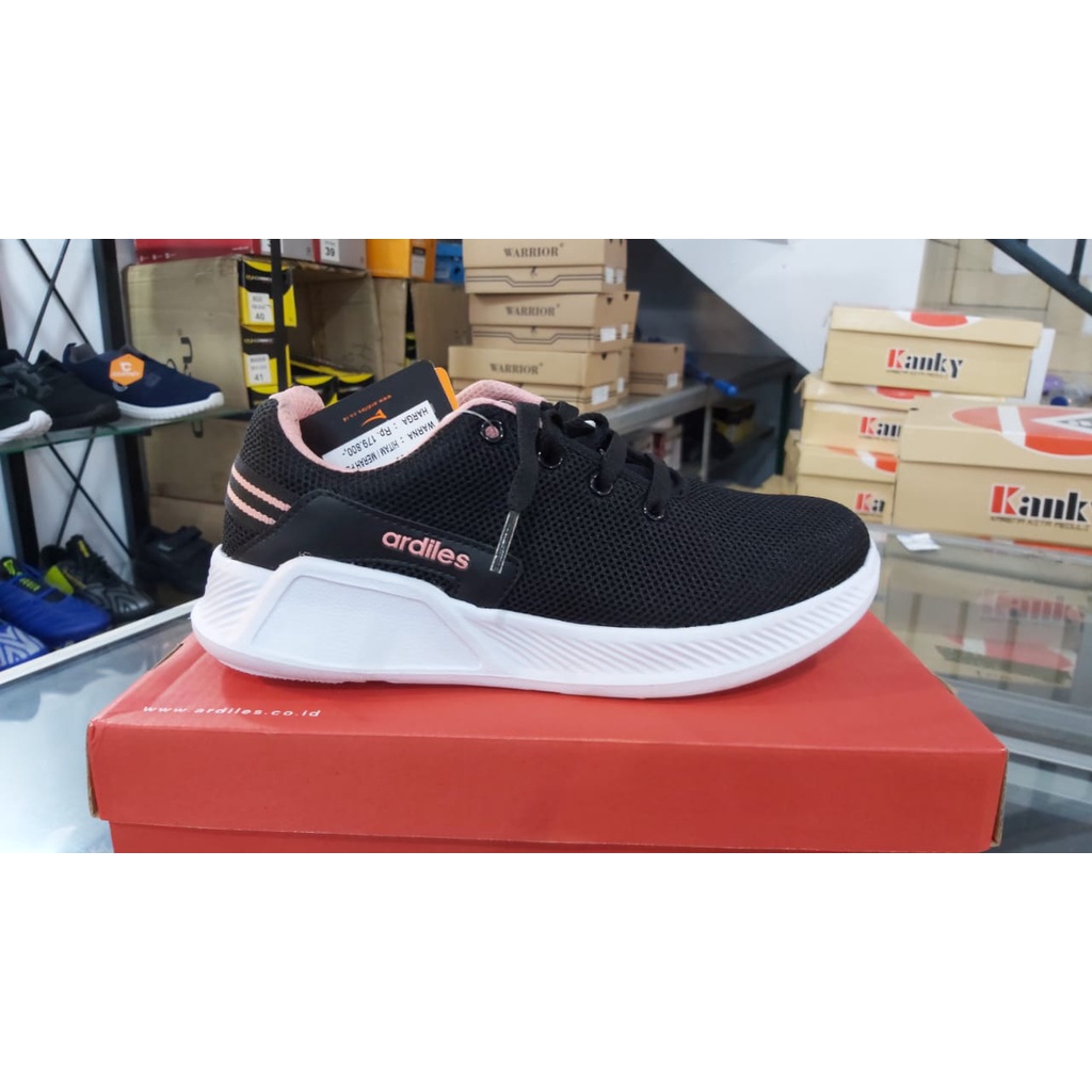 Jual Sepatu Casual Ardiles Rukmi Hitam Merah | Shopee Indonesia