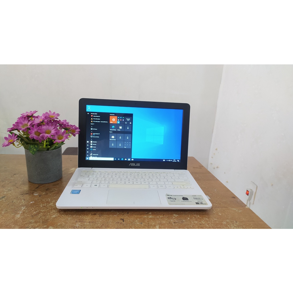 Jual Notebook ASUS E202S Slim mudah di bawa-bawa | Shopee Indonesia