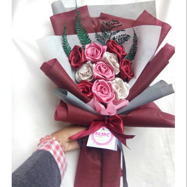 Jual Bunga wisuda/ bunga satin murah/ bunga wisuda jakarta/ buket bunga ...