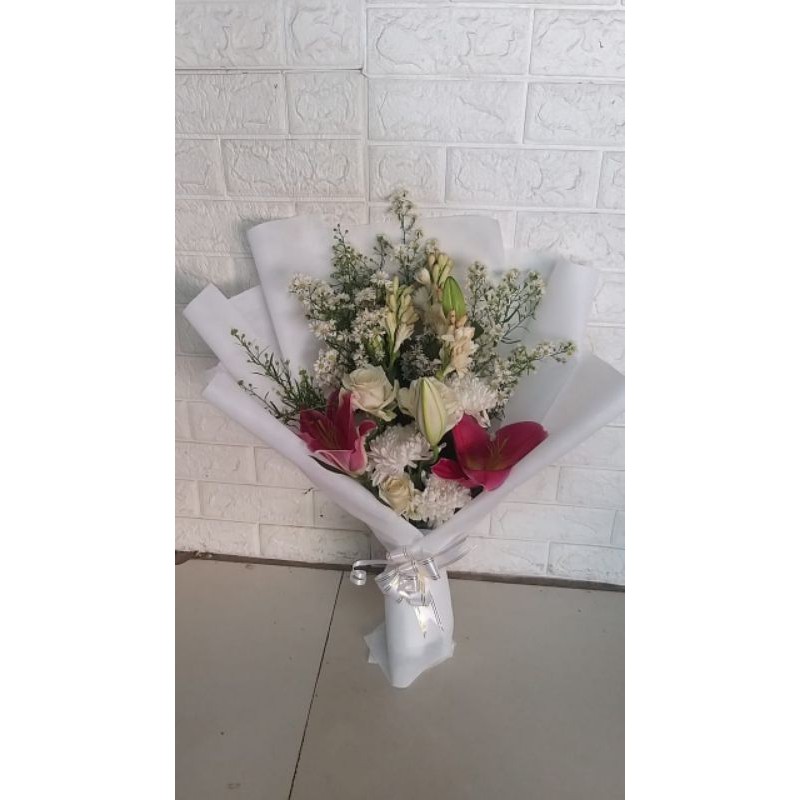 Jual buket bunga segar/bunga ultah wisuda | Shopee Indonesia