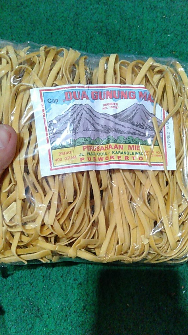 Mie Bakmie Jawa Gepeng Lebar Cap Dua Gunung Mas Mi Nyemek Mentah ...