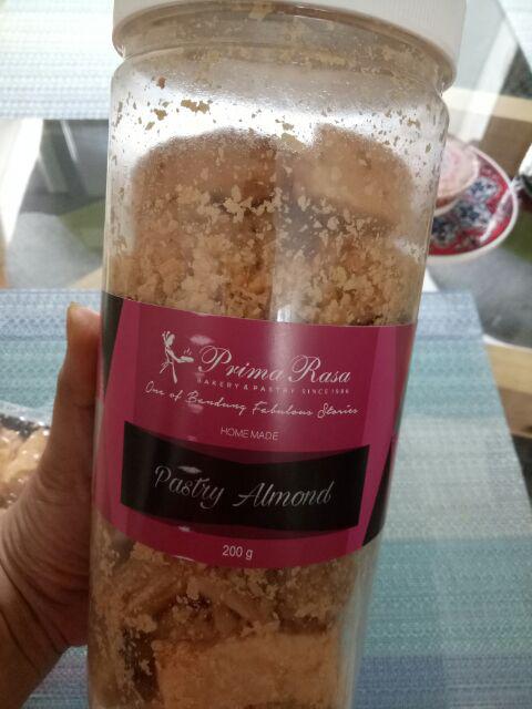PASTRY ALMOND PRIMA RASA BANDUNG / KUE BOLEN BROWNIES PRIMARASA KARTIKA ...