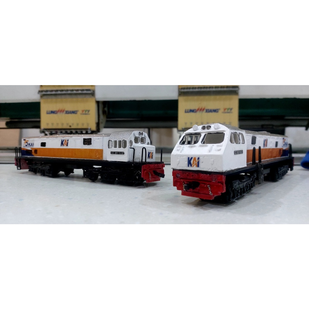 Jual MINIATUR LOKOMOTIF CC 201&203 BAHAN FULL RESIN /MINIATUR/KERETA ...