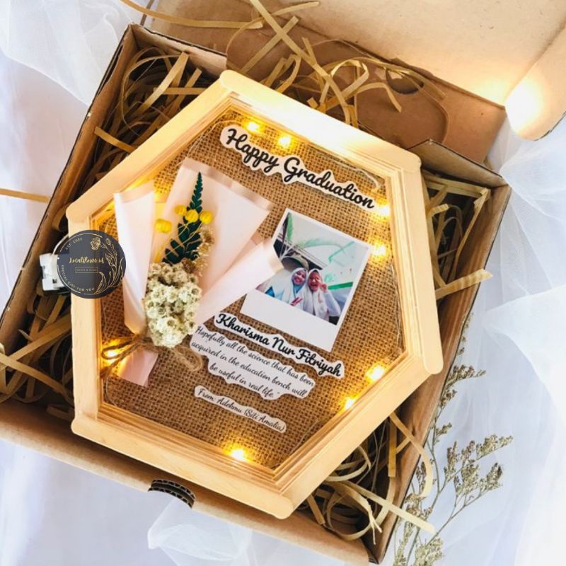 Jual Kado Wisuda / Flower in Frame / Kado Graduation / Ulangtahun / Anniversary / Wedding ...