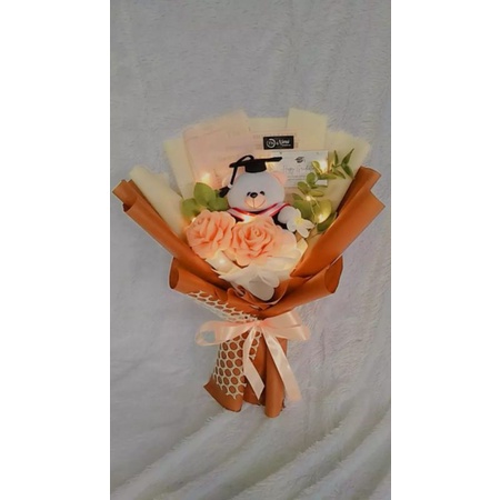 Jual bucket bunga boneka / bucket wisuda | Shopee Indonesia