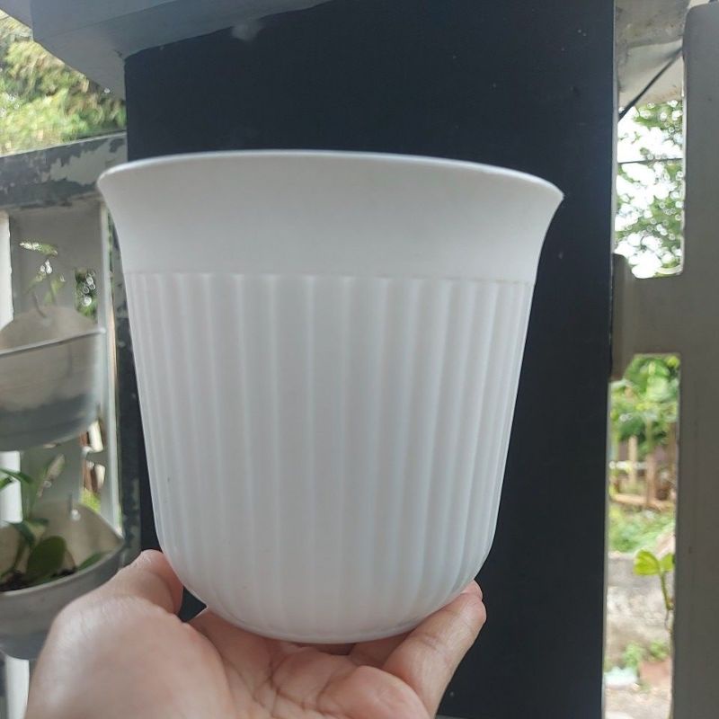 Jual Pot Bunga Guccy 12T Putih Polos diameter 11,5 cm Pot tanaman Gucci ...
