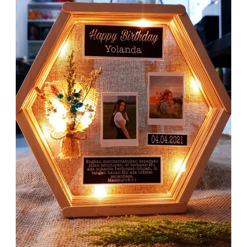 Jual Hexagon frame with dried flower/heksa frame/kado estetik/kado ultah/kado murah Indonesia ...