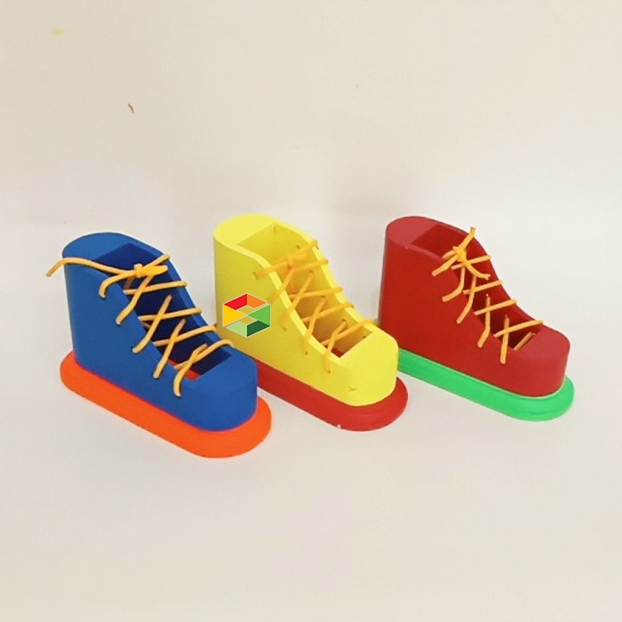 Jual Menali Sepatu Anak Mainan Miniatur Kayu Alat Peraga Edukasi PAUD ...