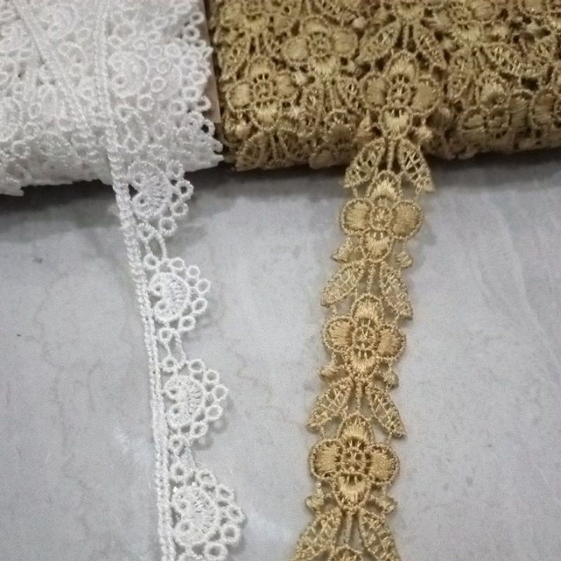 Jual renda giper lebar 2cm dua warna putih tulang. gold harga per ...