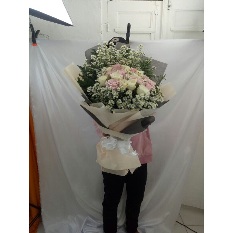 Jual Bucket bunga mawar mix fresh flowers hadiah anniversary | Shopee ...