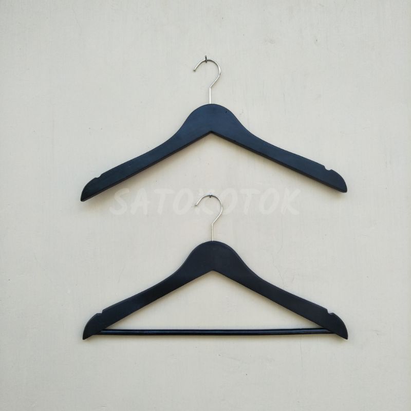 Jual Hanger Kayu Dewasa - Hitam - Palang Dan Tanpa Palang Kayu | Shopee ...