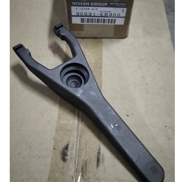 Jual GARPU KOPLING/LEVER CLUTCH CONTROL NISSAN NAVARA 30531-EB300 ...
