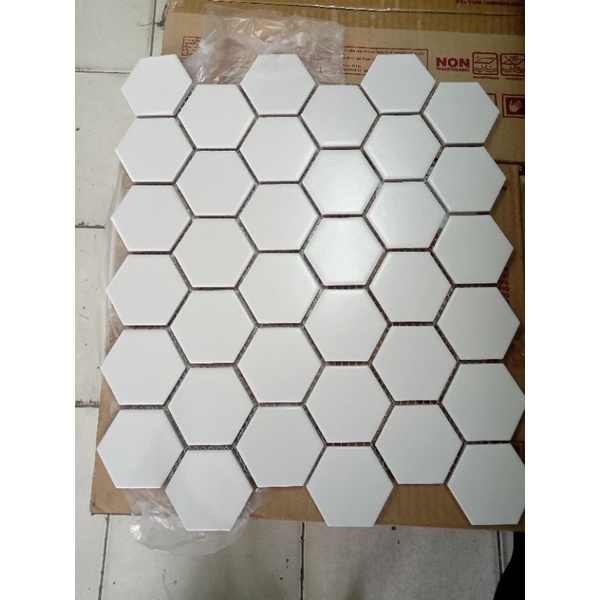 Jual keramik mosaic hexagonal white matt/doff 5cm | Shopee Indonesia