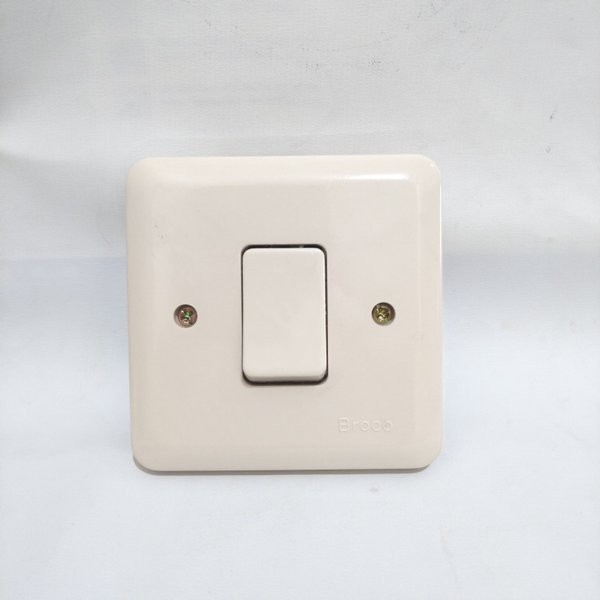 Jual SAKLAR ENGKEL BROCO INBOW 66210 - SAKLAR TUNGGAL SINGLE | Shopee ...