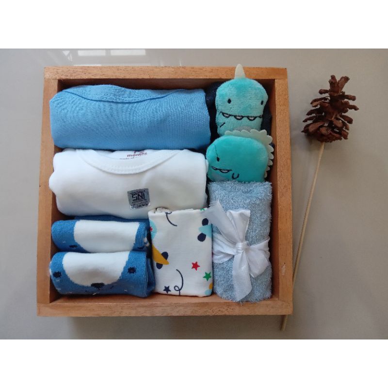 Jual Exclusive Wooden Box Complete Baby Hampers / Hampers Bayi Baru ...