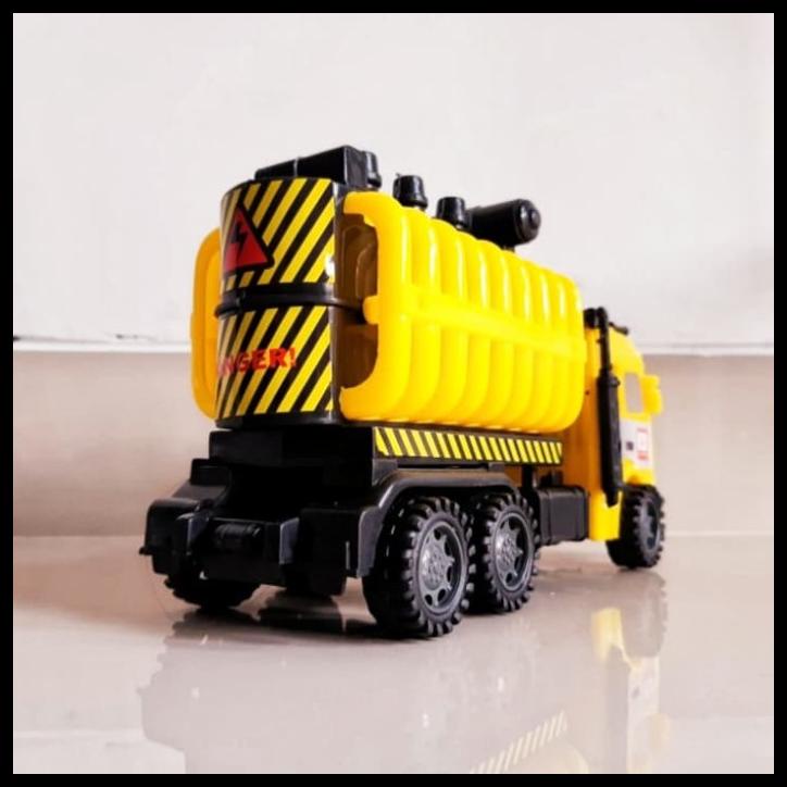 Jual Mainan Truck Tanki Bahan Bakar / Miniatur Mobil Truk Tanki Kimia ...