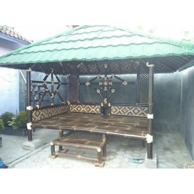 Jual saung gazebo bambu hitam atap genteng matel ukuran 2,50x2,50 harga ...