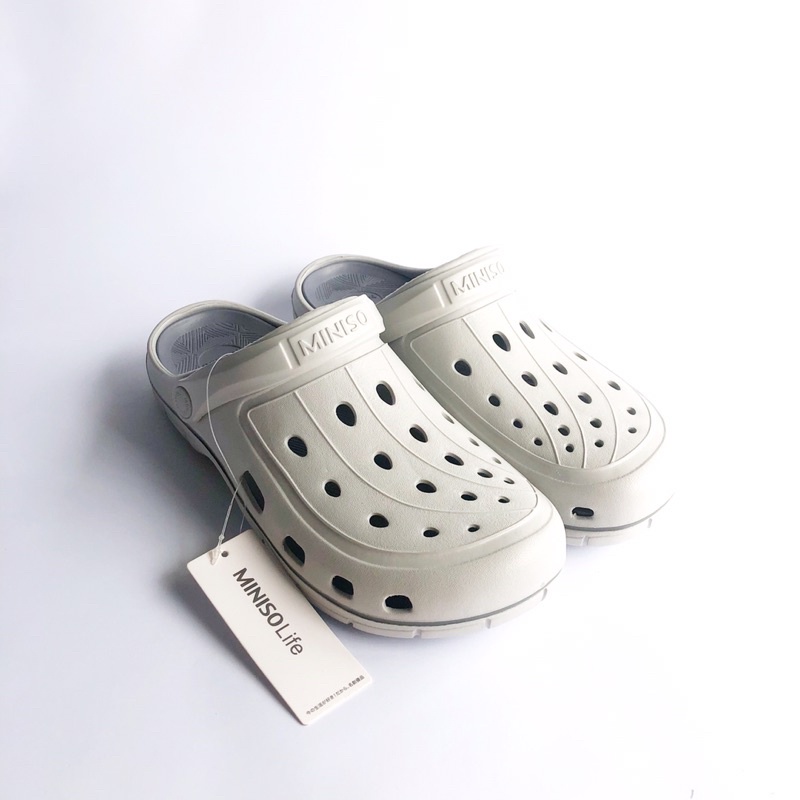 Jual Crocs Miniso Pria Abu Indonesia|Shopee Indonesia
