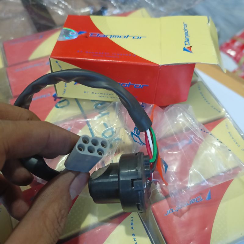 Jual Switch kontak swit kontak vespa excel exclusive original danmotor ...