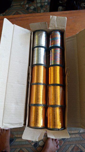 Benang metalik metallic metalic lurex gepeng mamilon Gold dan Silver ...