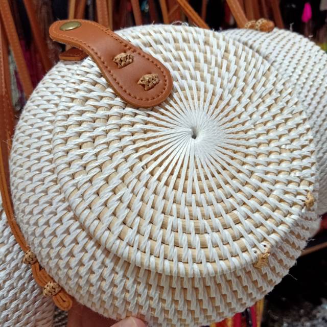 Jual Tas Rotan Bali Kendi Gendit / Tas Rotan Bali Bulat / Tas rotan ...