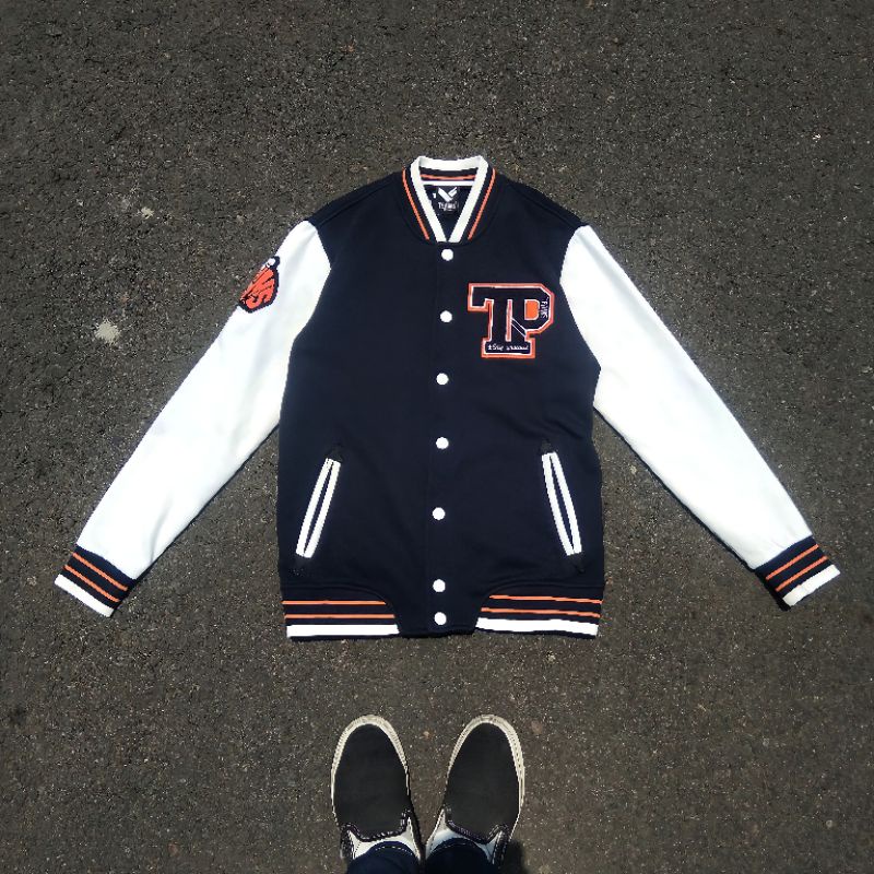 Jual Varsity Jacket Teams / second original | Shopee Indonesia