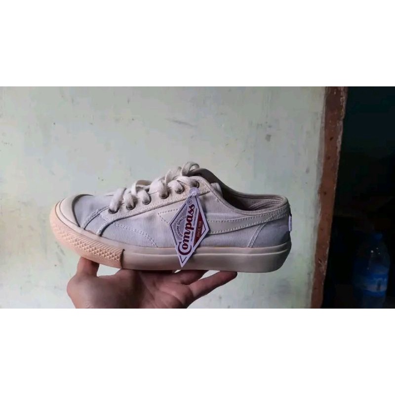 Jual Compas Gazelle low | cream | Shopee Indonesia