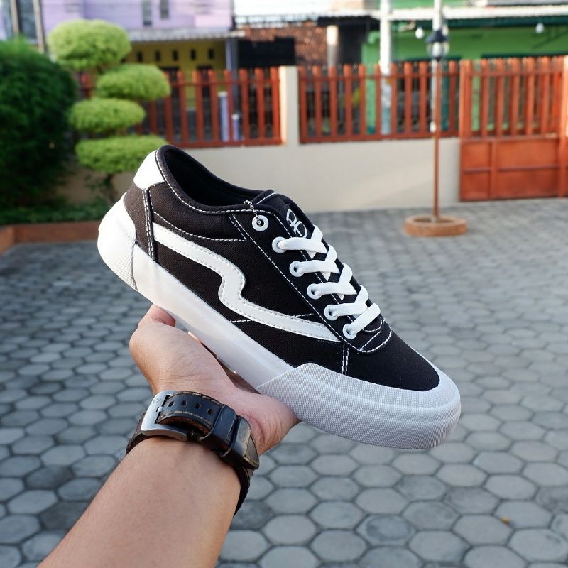 Jual PATROBAS IVAN LOW BLACK WHITE 100% ORIGINAL | Shopee Indonesia